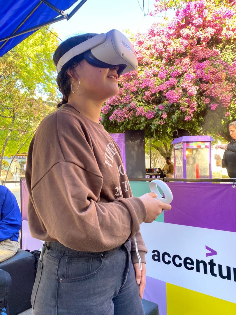Campaña de interacción con el metaverso de Accenture llega a Santiago ...